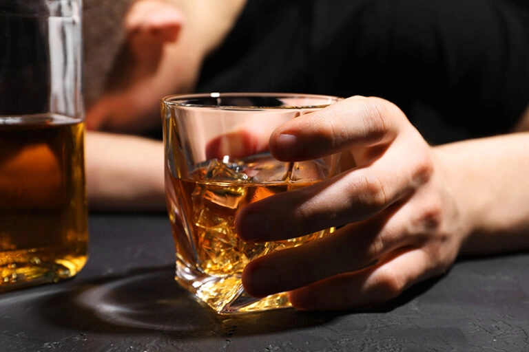 PTSD and Alcohol Abuse in Veterans – Maui Recovery